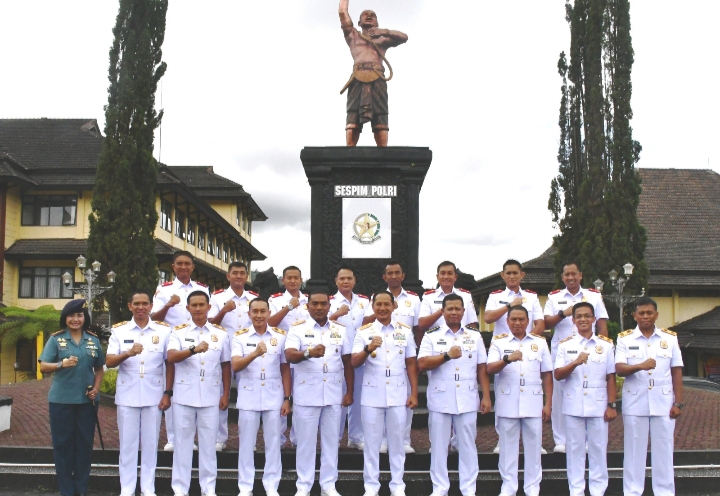 Komandan Lanal Bandung Dampingi Wakasal Hadiri Upacara Pembukaan ...