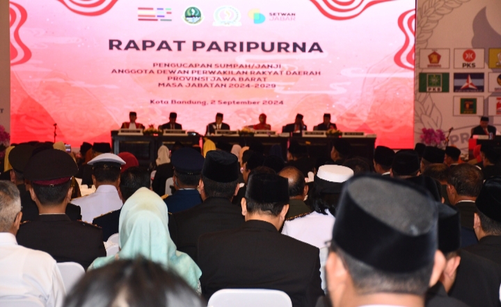 Komandan Lanal Bandung Hadiri Rapat Paripurna Pengucapan Sumpah/Janji Anggota DPRD Provinsi ...